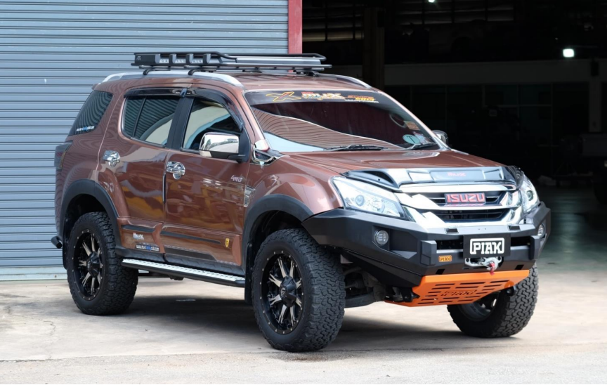 PIAK Elite Non Loop Bull Bar Orange Recovery Points Black Bash Plate ...